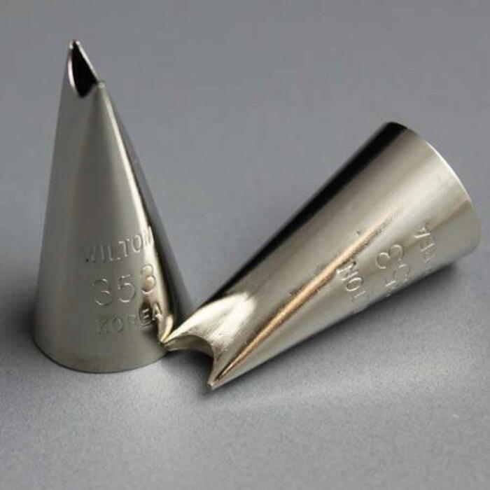 Wilton No. 353 Ruffle Decorating Tip